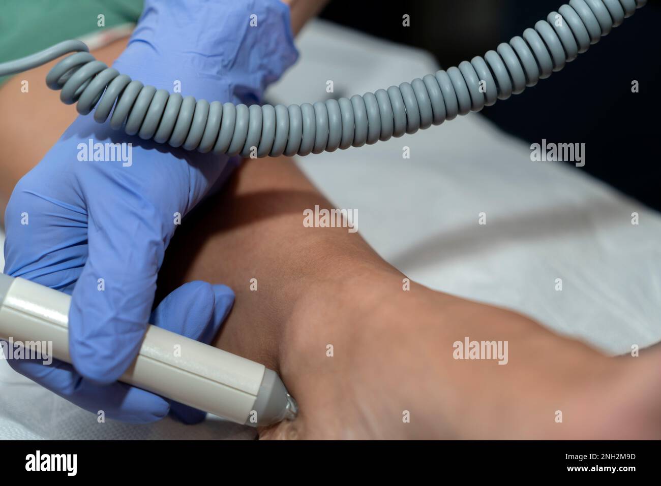 Tibial pulse hi-res stock photography and images - Alamy