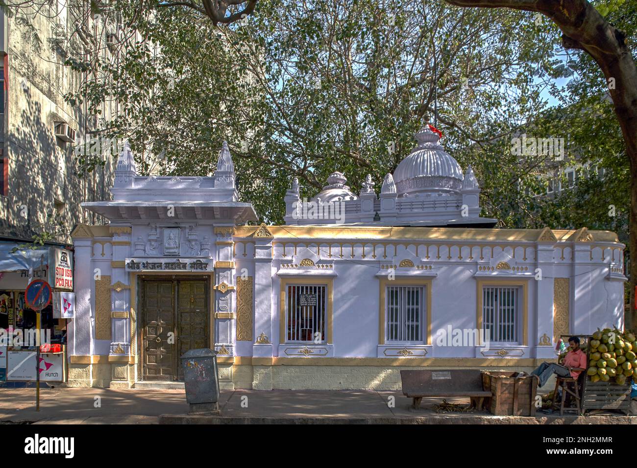 02 18 2007 Bheed Bhanjan Mahadev Mandir Colaba Causeway Road Apollo ...