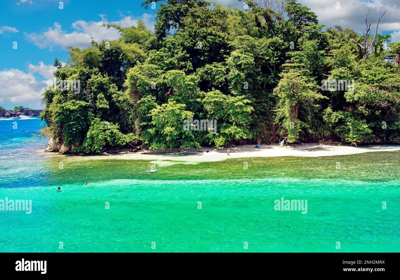 Beautiful caribbean island beach lagoon, white sand, turquoise water ...