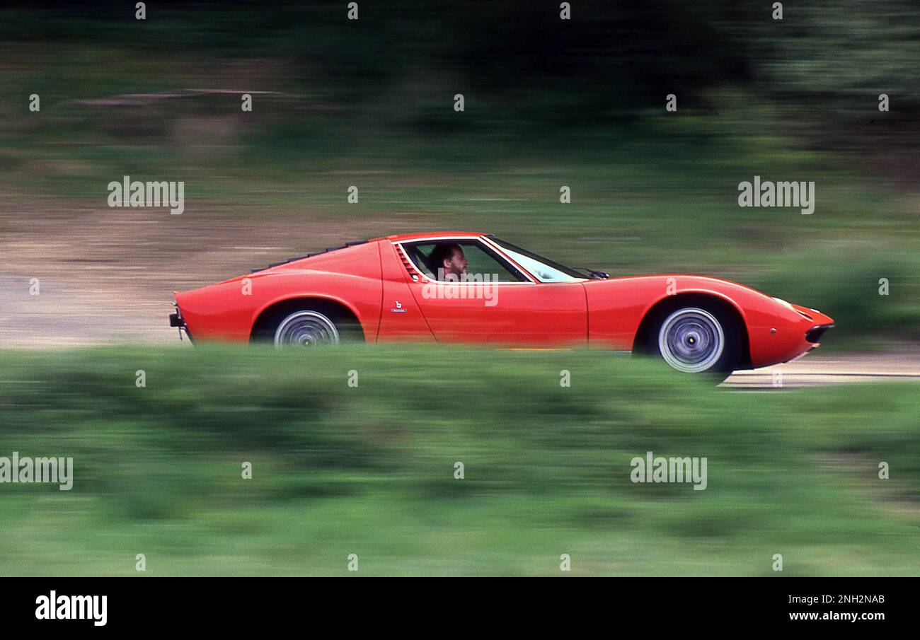Transverse v12 automobile hi-res stock photography and images - Alamy