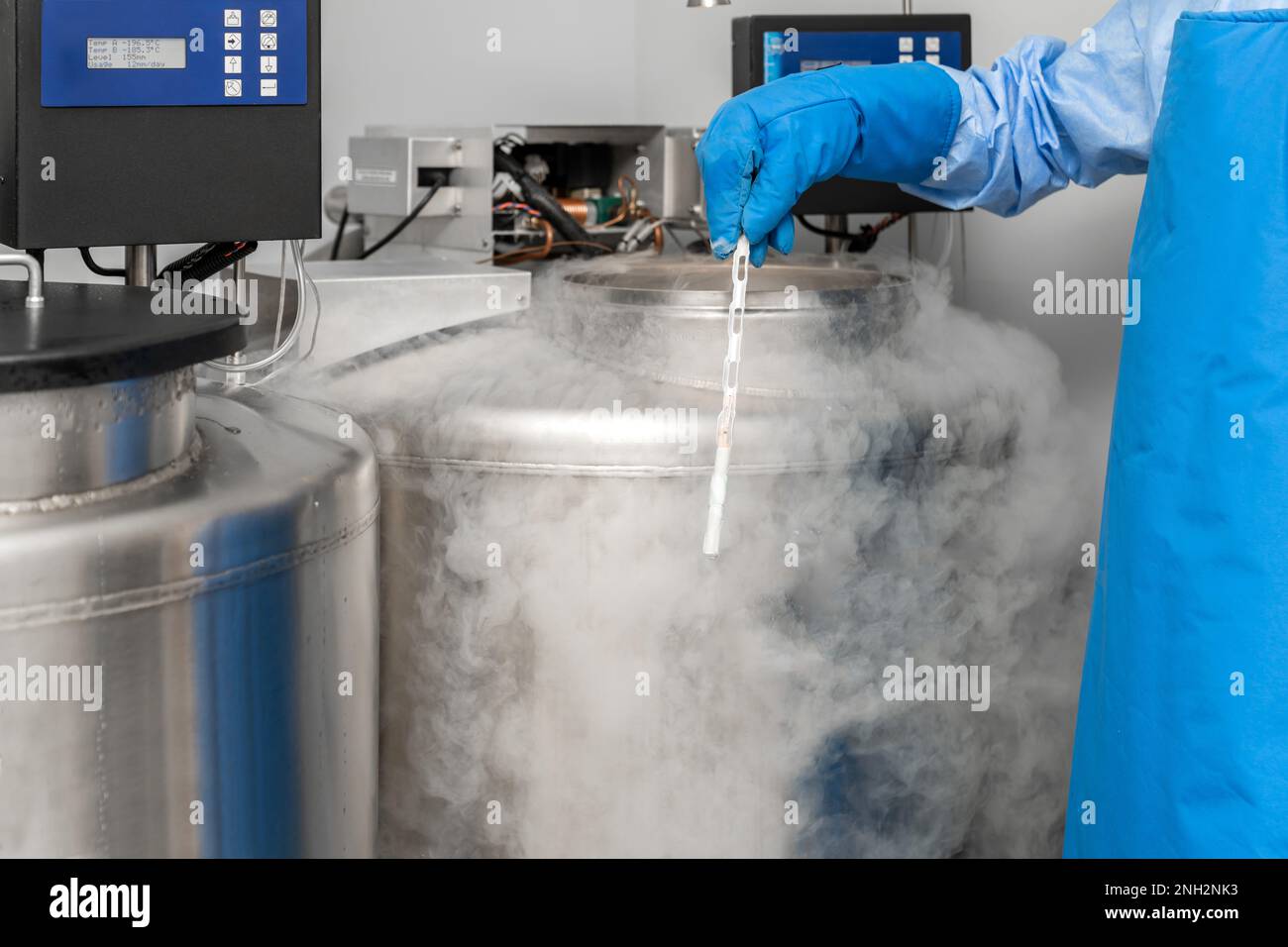 Nitrogen bank hi-res stock photography and images - Alamy