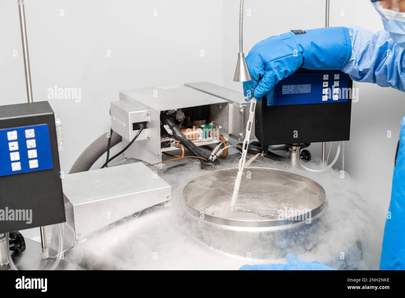 Nitrogen bank hi-res stock photography and images - Alamy