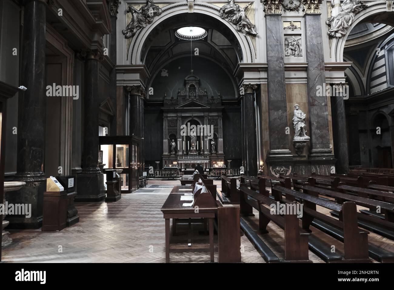 Holy trinity brompton church hi-res stock photography and images - Alamy