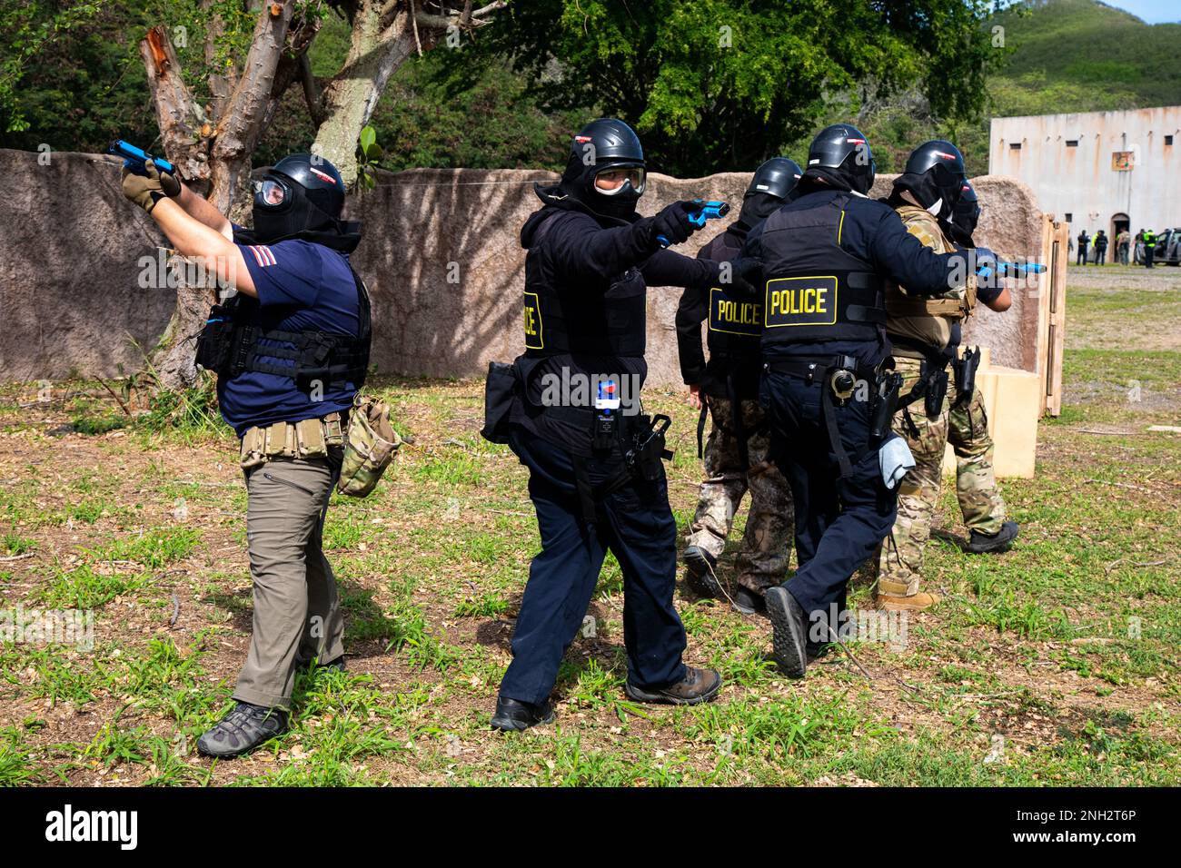 Officers with Honolulu Police Department provide security while ...