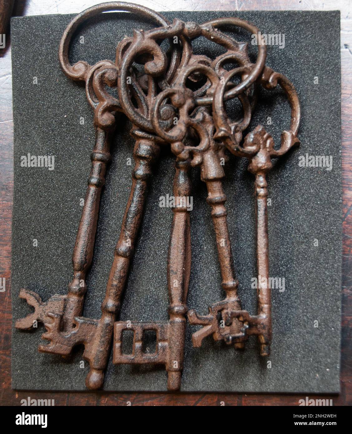 Around the UK - Still Life image of antique keys Stock Photo - Alamy