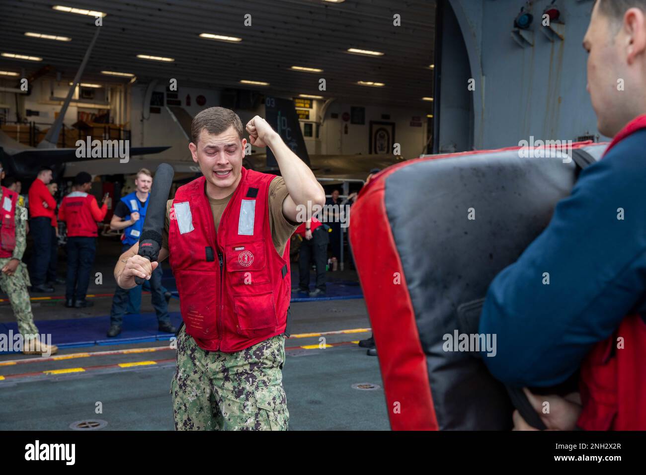 221208-N-IV962-1630 PHILIPPINE SEA (Dec. 8, 2022) – Information Systems ...