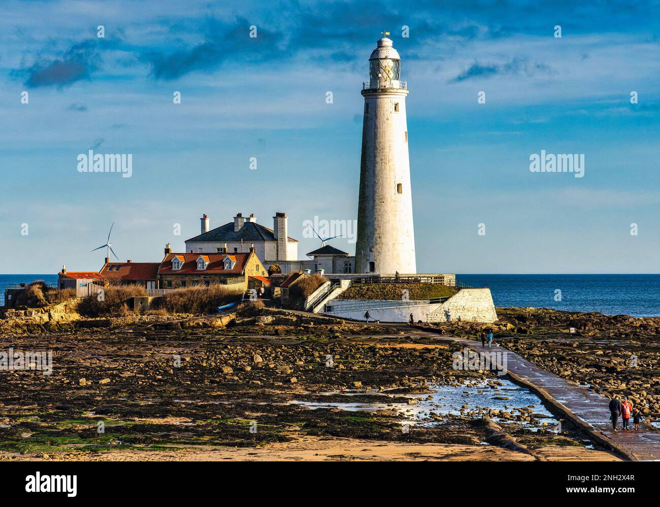 The lighthouse on St. Mary's Island, Whitley Bay Stock Photo - Alamy