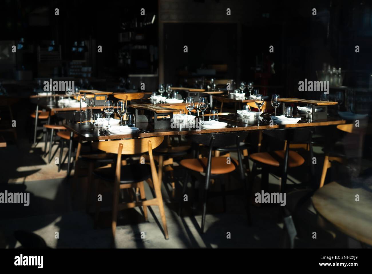 Dining setup outdoor restaurant hi-res stock photography and images - Alamy