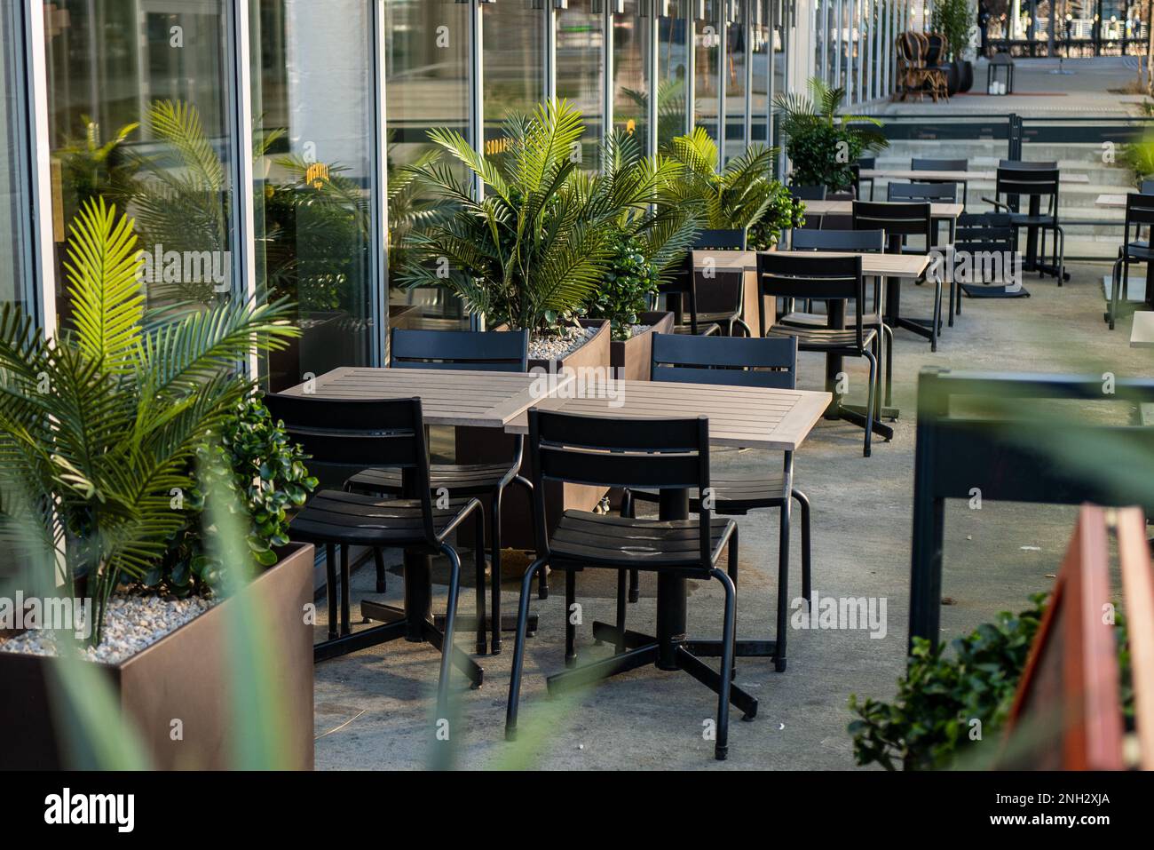 Dining setup outdoor restaurant hi-res stock photography and images - Alamy