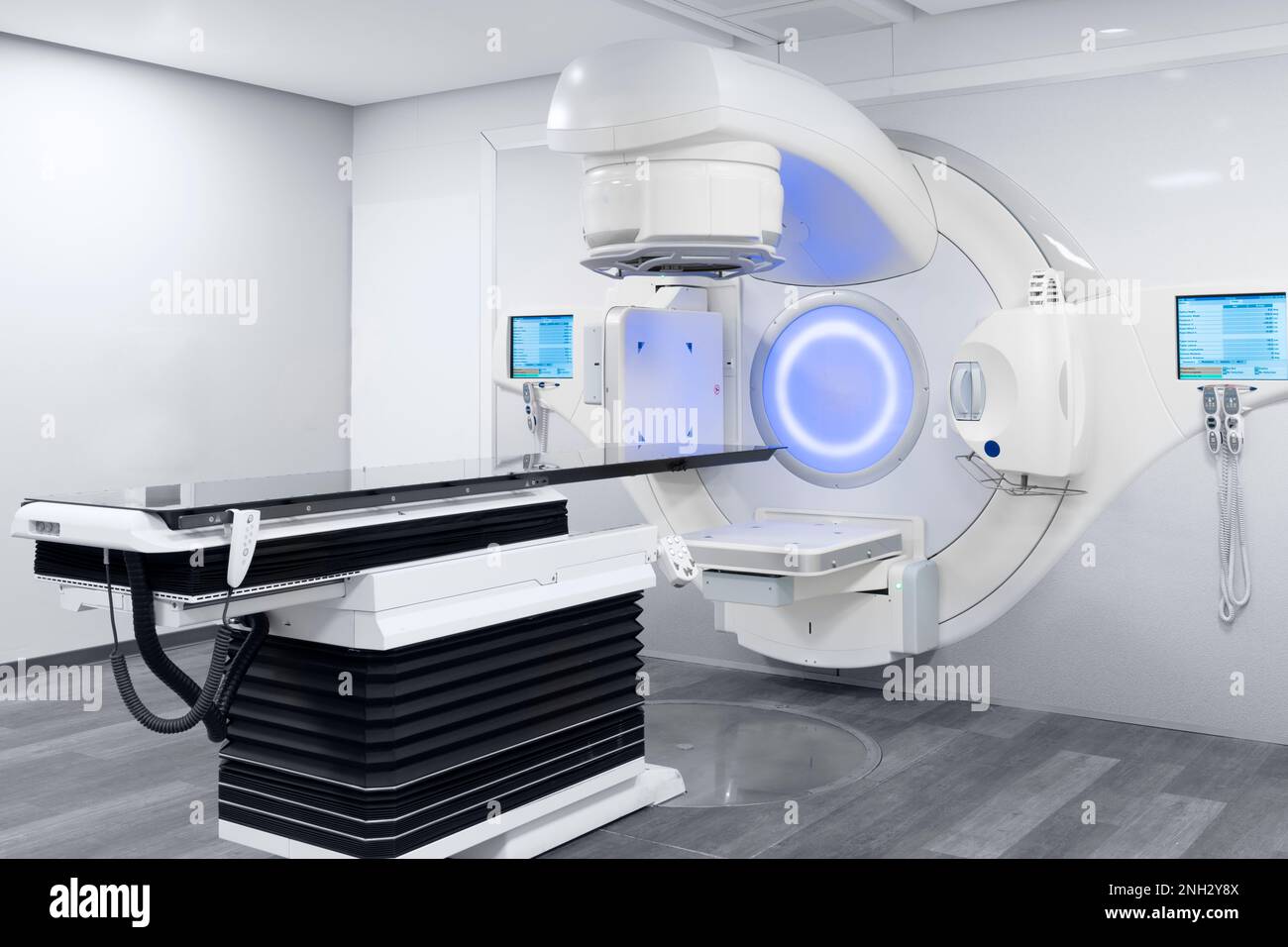 Cancer therapy hi-res stock photography and images - Alamy