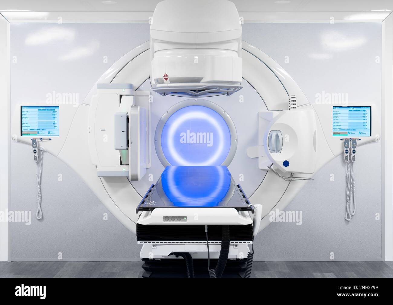 Linear accelerator therapy hi-res stock photography and images - Alamy