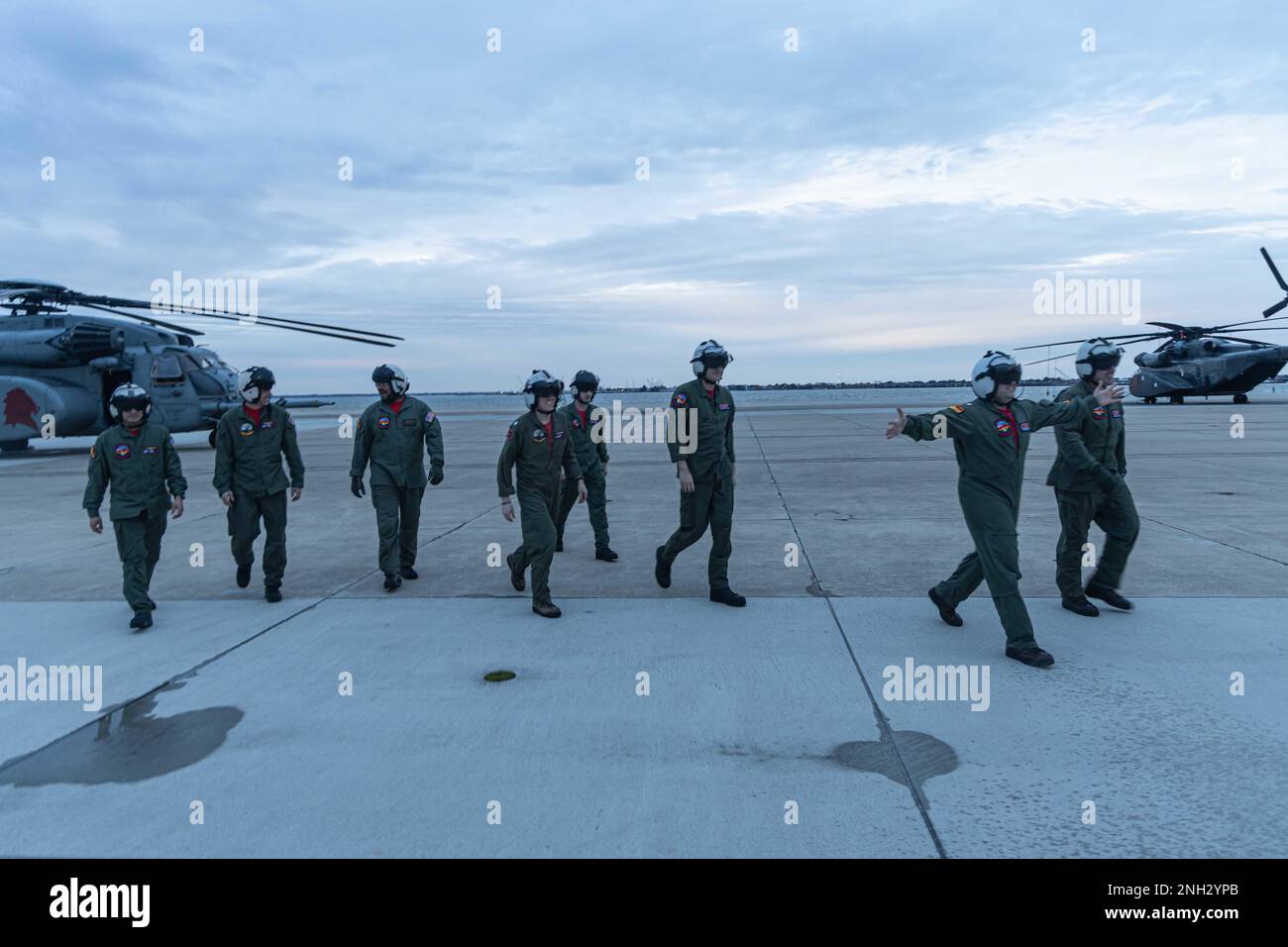 Sailors assigned to the “Vanguard” of Helicopter Mine Countermeasures ...