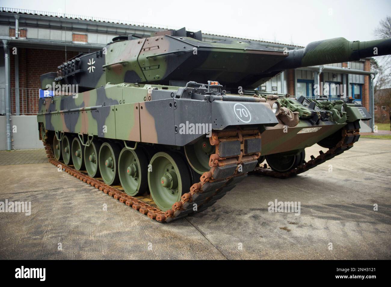 A Leopard 2 main battle tank is parking in front of a facility at the ...