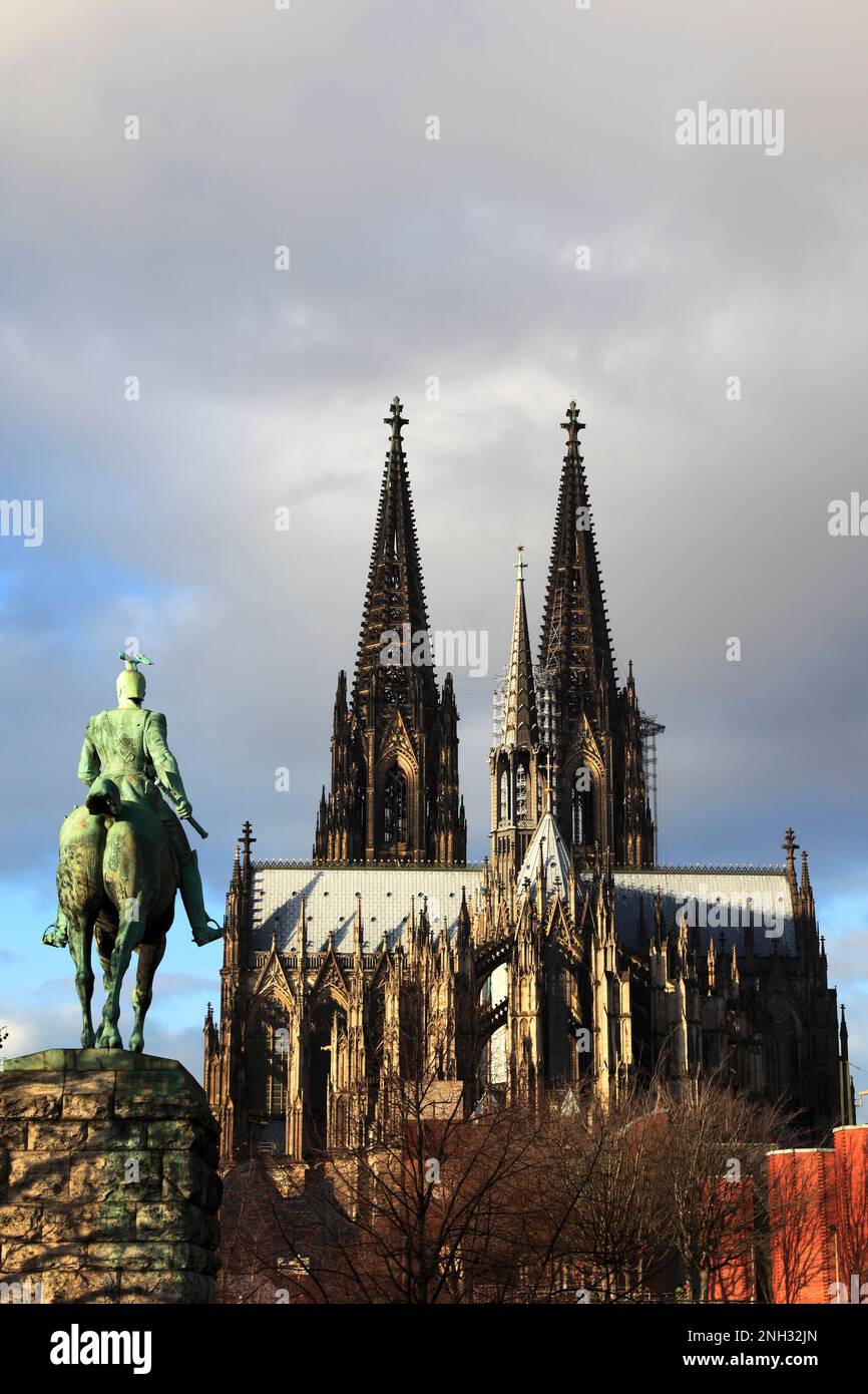 Scaffolding on Cologne Cathedral during restoration, Rhine River, North ...