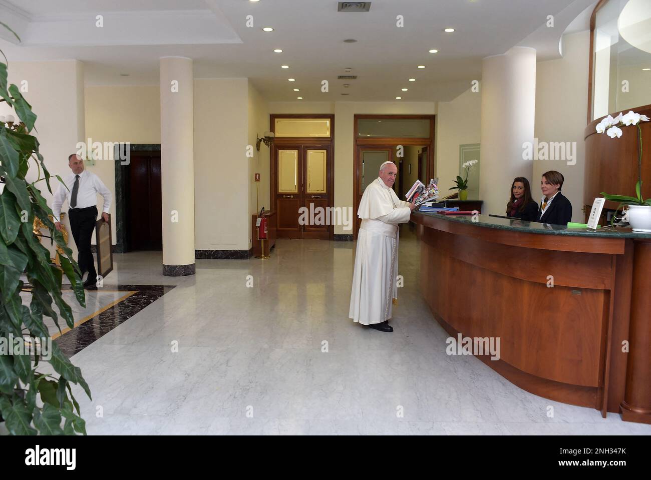 Exclusive photo of Pope Francis at the reception desk of the Casa Santa ...