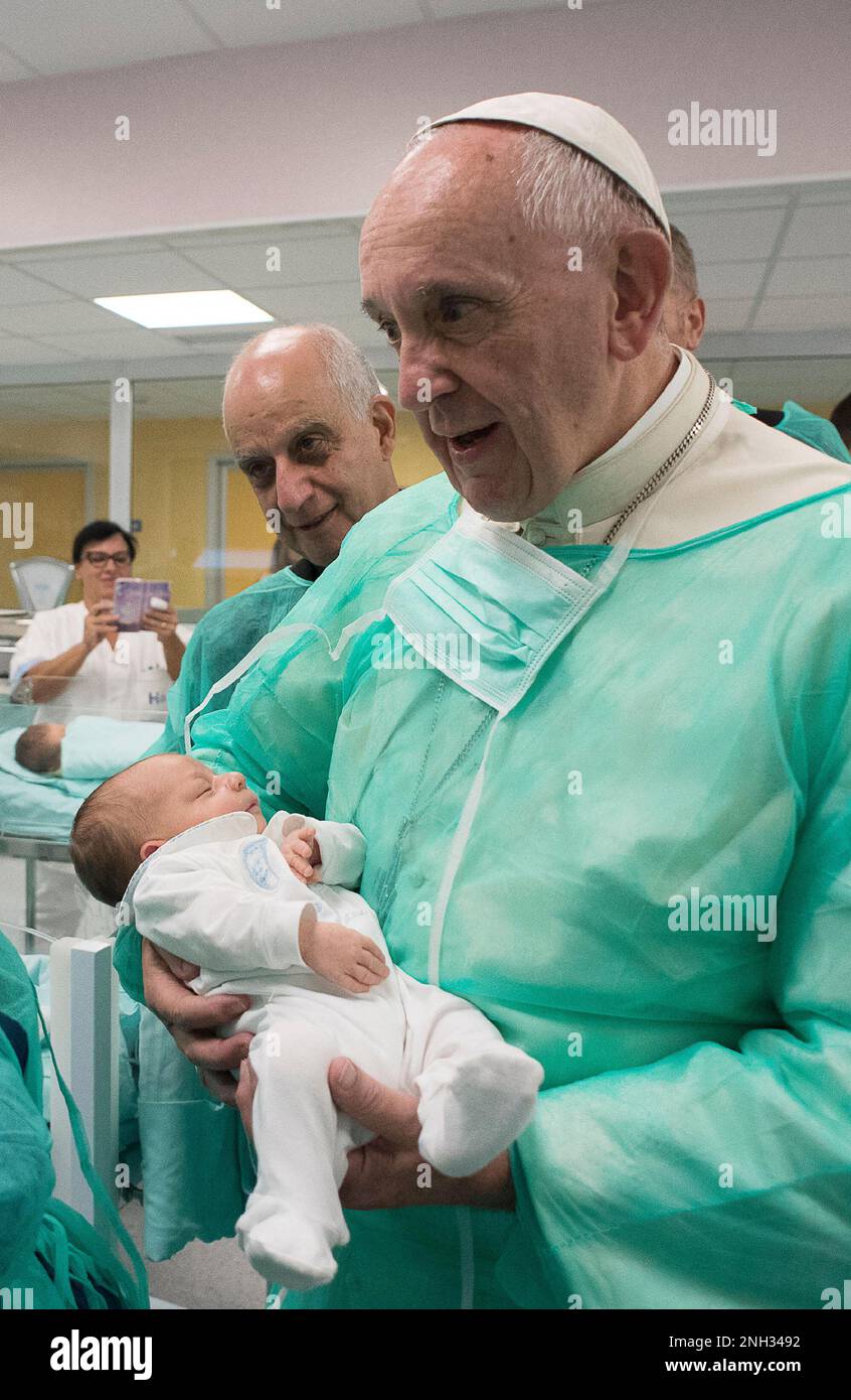 Pope Francis has made an impromptu visit to the Neonatal unit of Rome’s ...