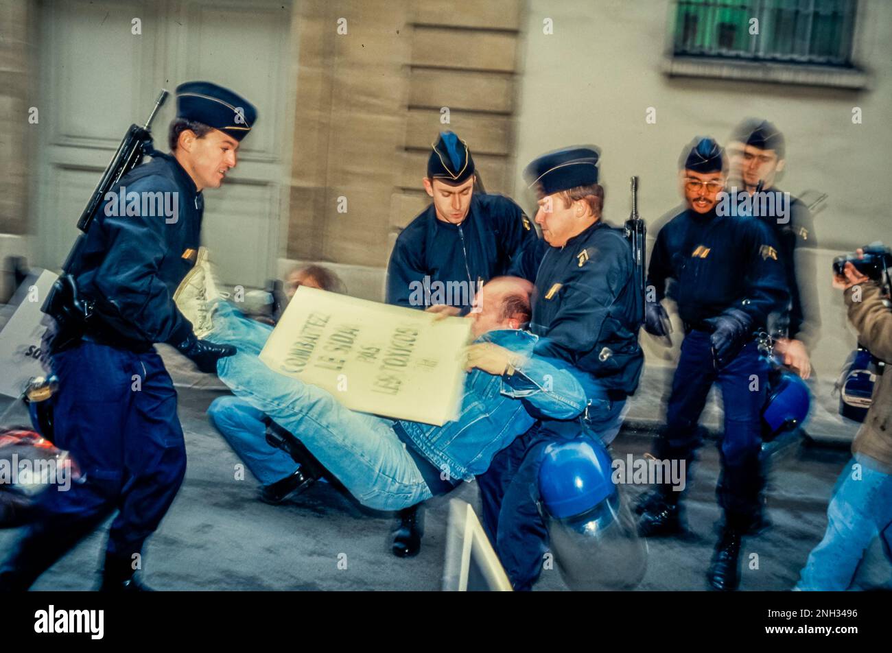 Protest police 1980s hi-res stock photography and images - Alamy