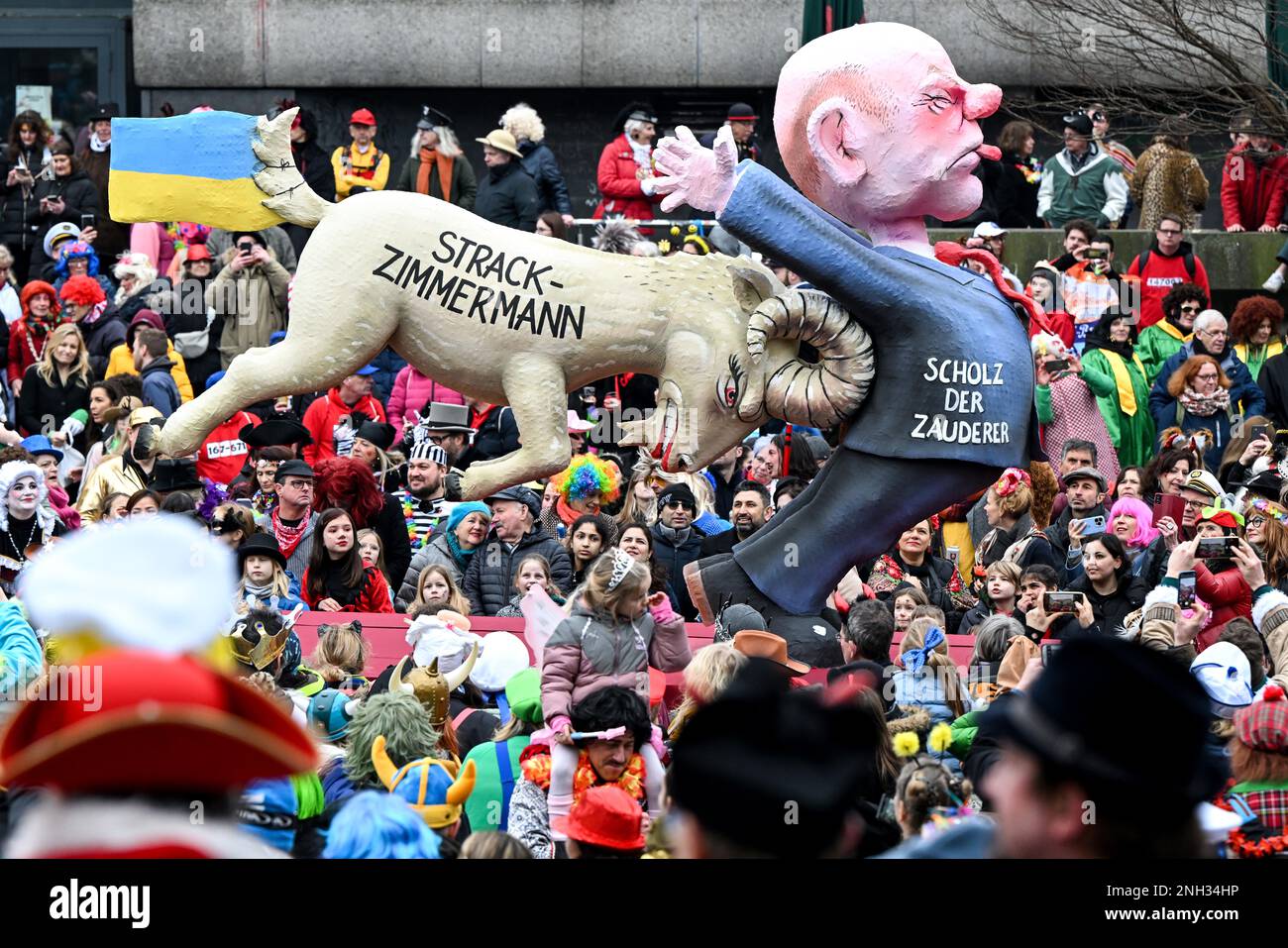Duesseldorf, Germany. 20th Feb, 2023. One float shows German Chancellor ...