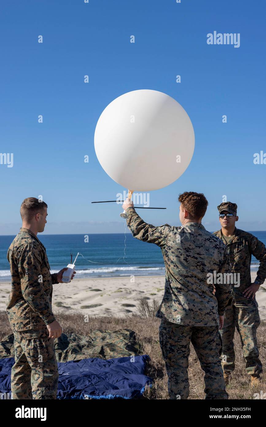 U.S. Marine Corps meteorology and oceanography analysts with 1st ...