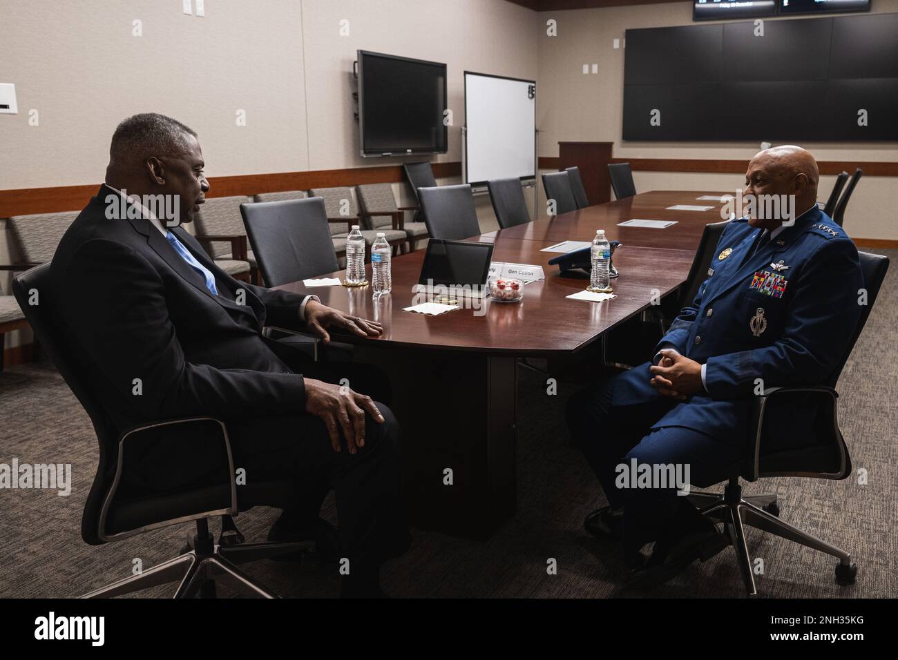 Secretary of Defense Lloyd J. Austin III meets with incoming U.S ...
