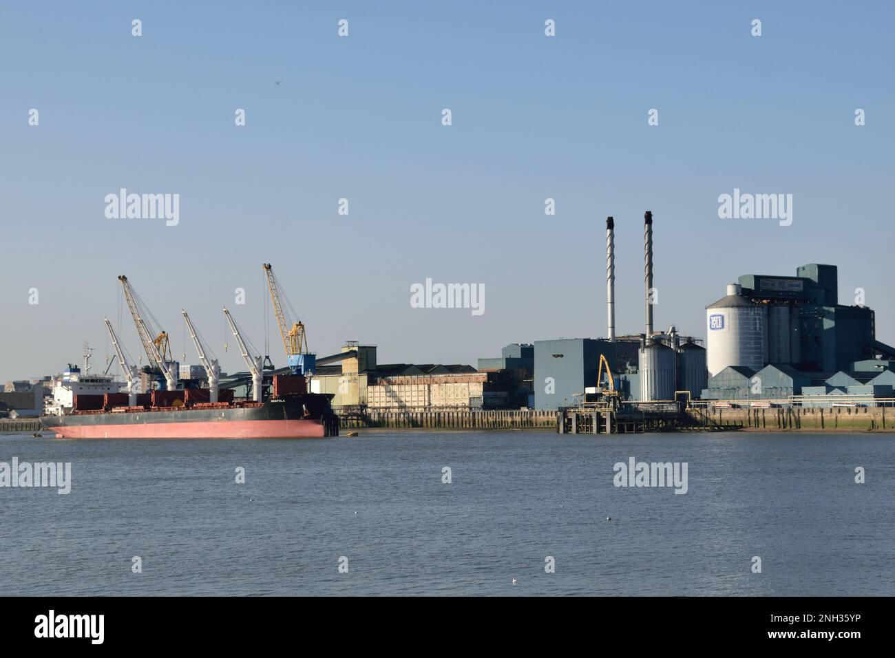 Cargo ship AMAPOLA at Tate & Lyle Sugar's Thames Refinery at Silvertown ...