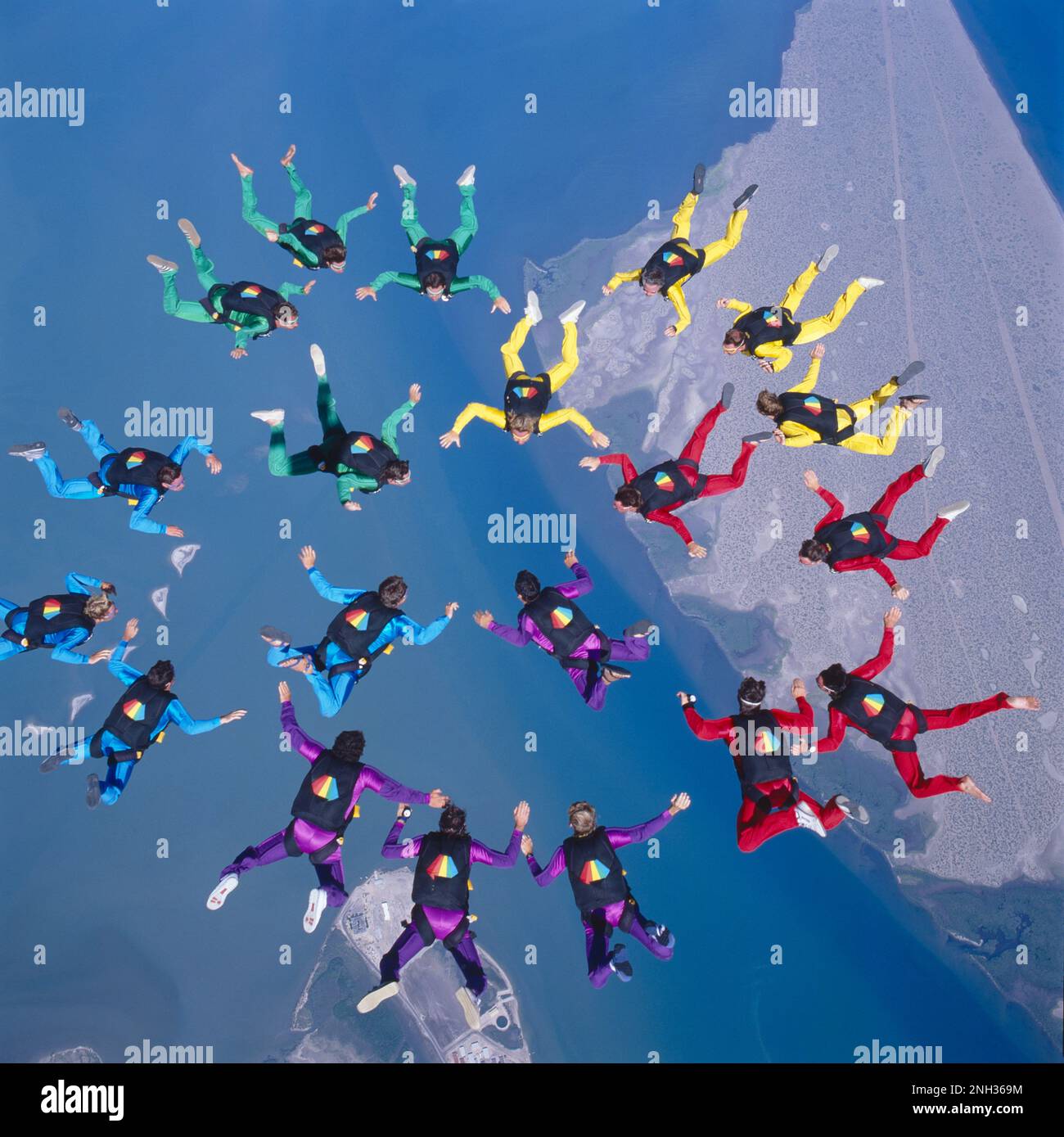 Look down shot of group of skydivers in a circle formation Stock Photo ...