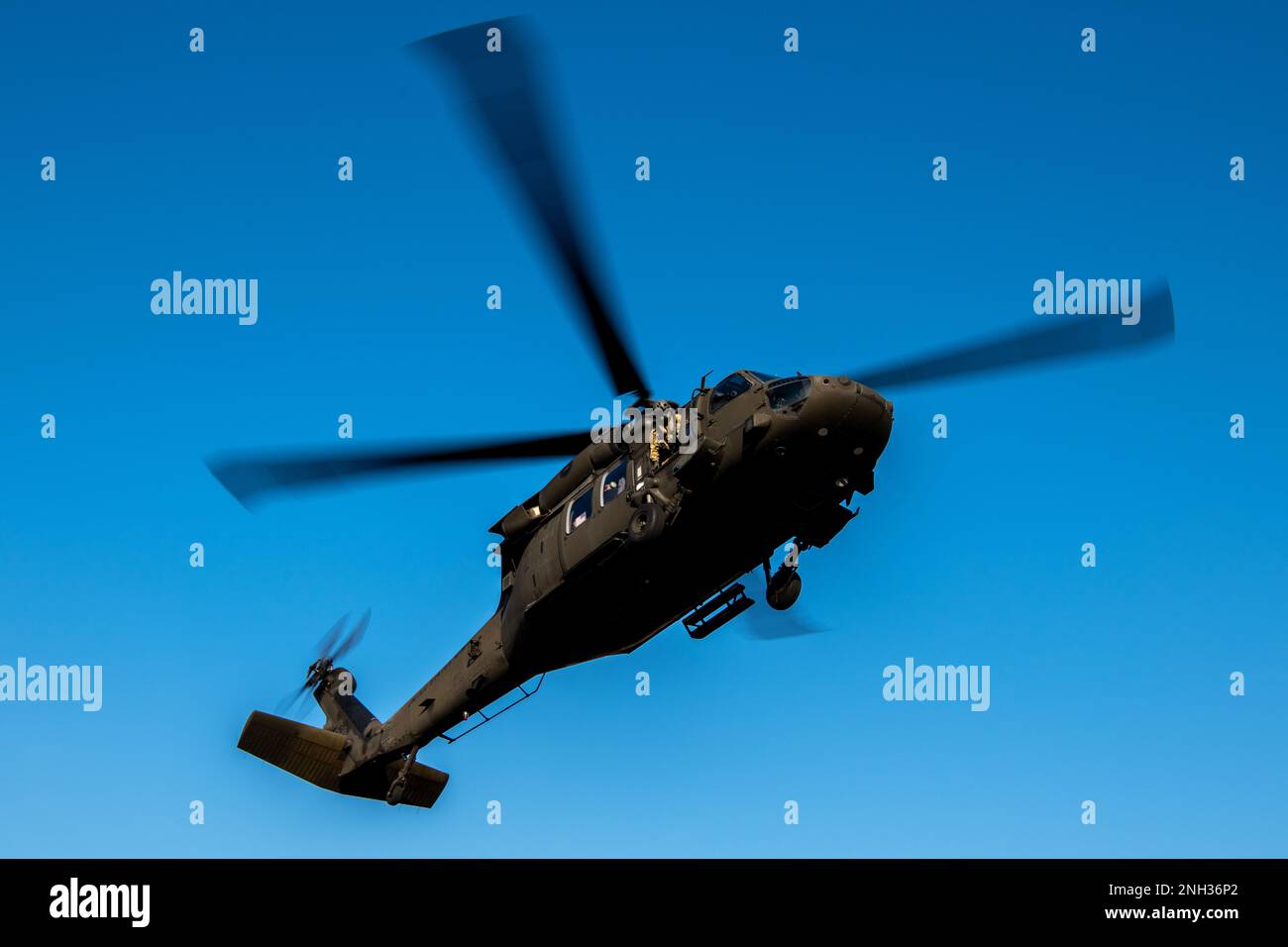 Ambassador Rahm Emanuel, U.S. Ambassador to Japan, arrives in a UH-60 ...