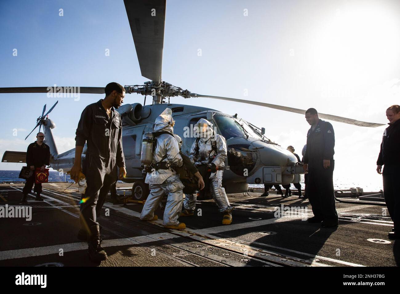 221209-N-YV347-1106 PACIFIC OCEAN (Dec, 9 2022) U.S. Navy Sailors ...