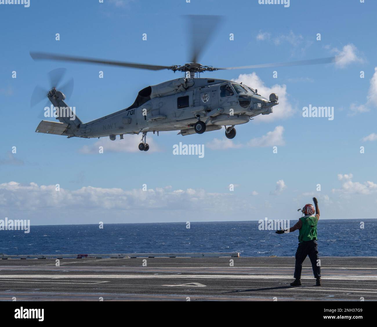 221209-N-DU622-1147 PACIFIC OCEAN (Dec. 9, 2022) An MH-60R Sea Hawk ...