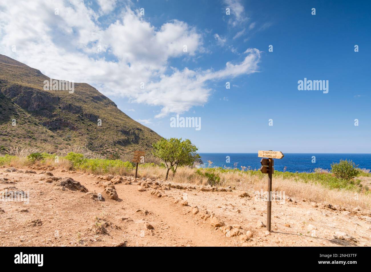 Hiking trail inside the Zingaro reserve, Sicily Stock Photo - Alamy