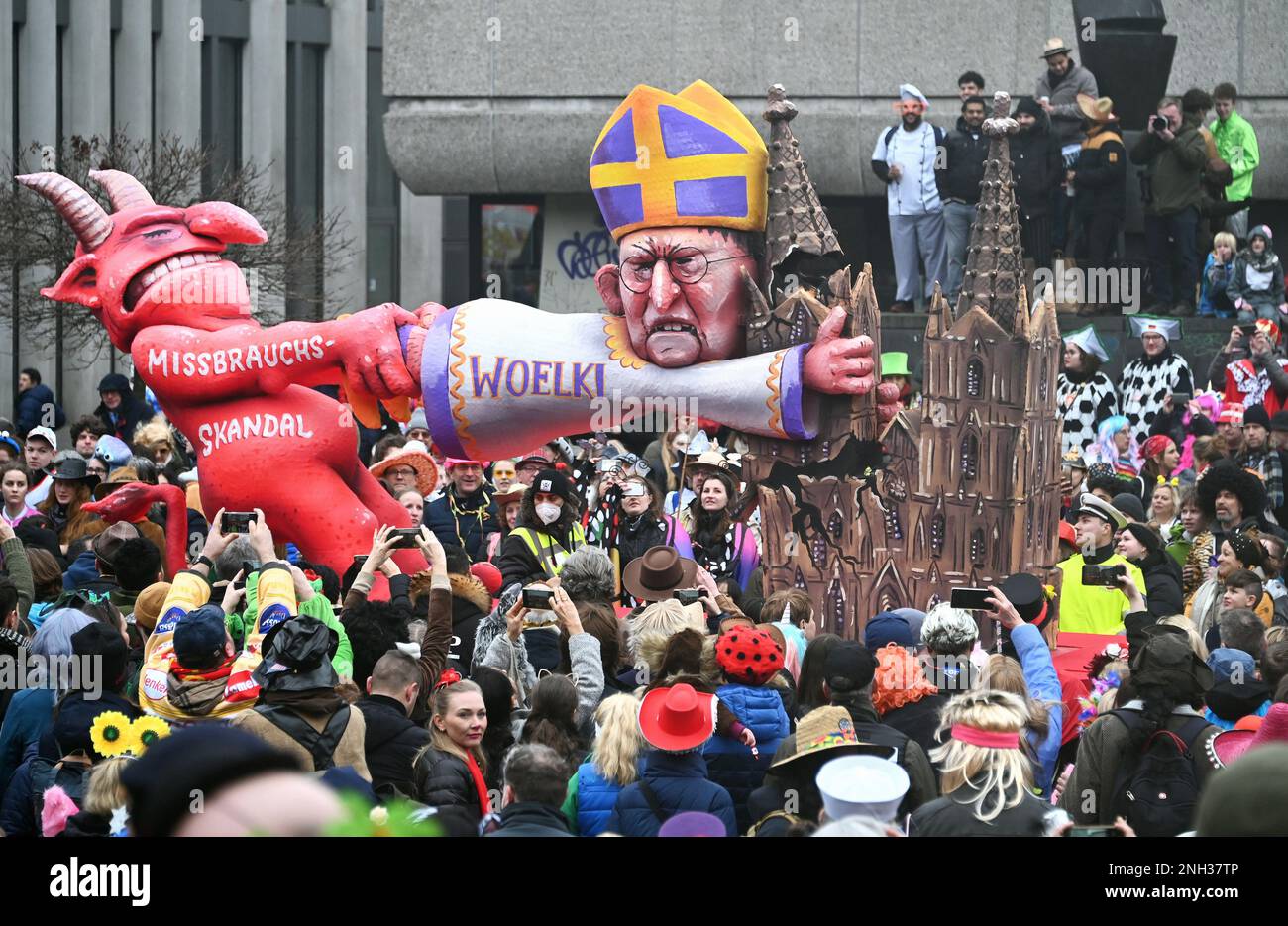 Rose Monday procession in Düsseldorf; theme floats by Jaques Tilly ...