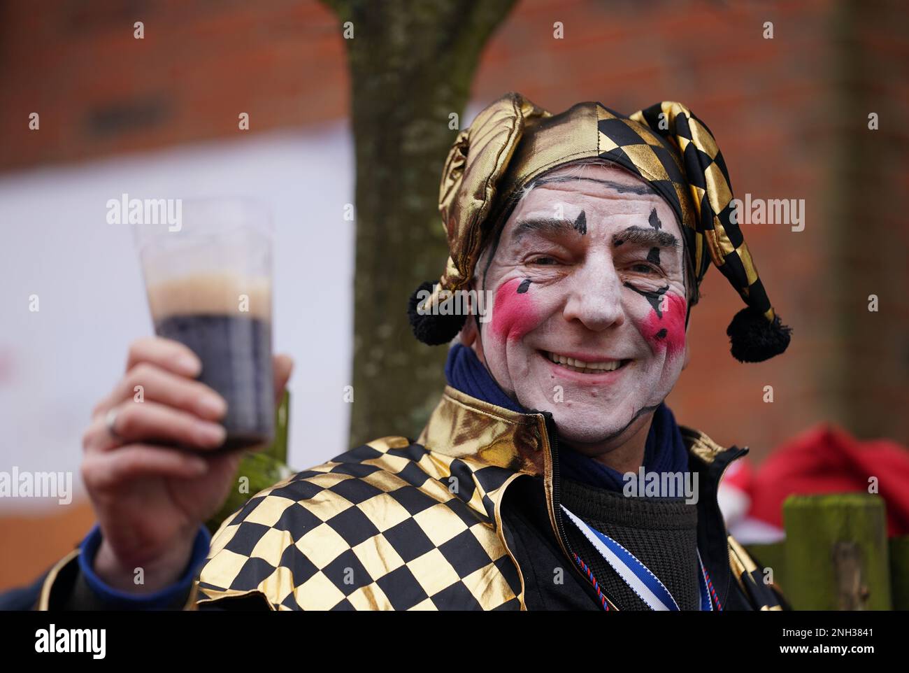 Marne, Germany. 20th Feb, 2023. A dressed-up passerby follows the Rose ...