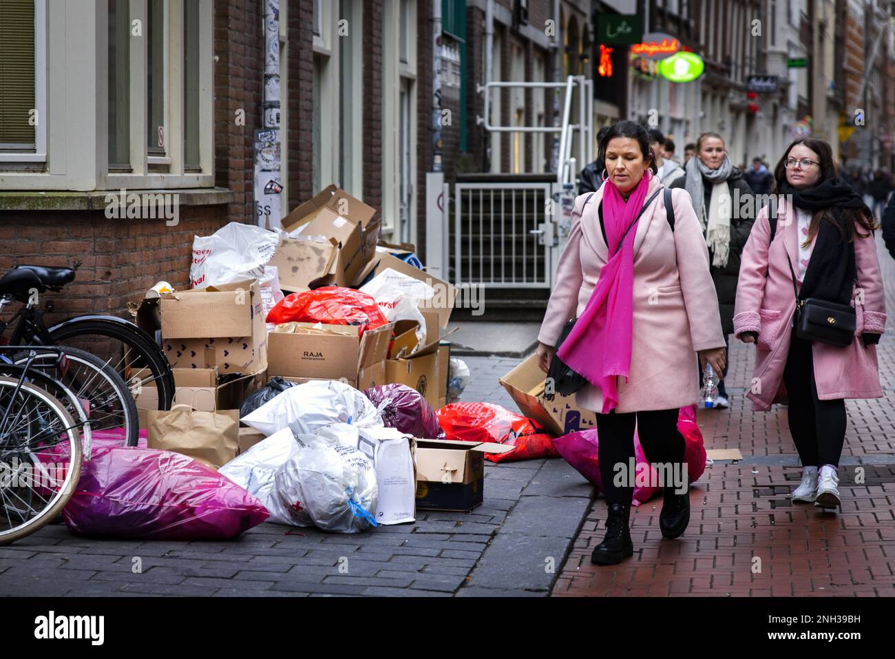 AMSTERDAM - In the city center of Amsterdam, the amount of waste on the ...