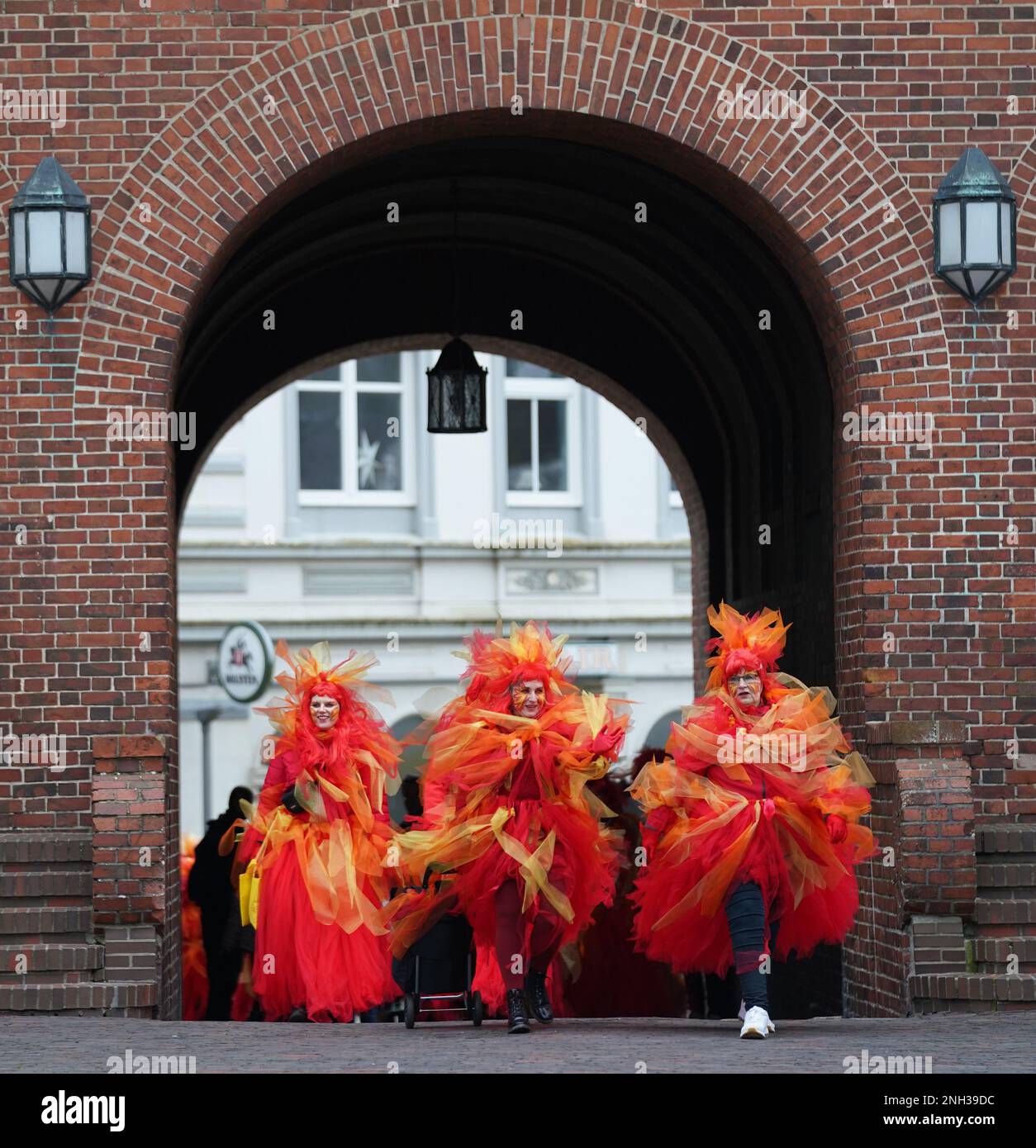 Marne, Germany. 20th Feb, 2023. Carnivalists go to the Rose Monday ...