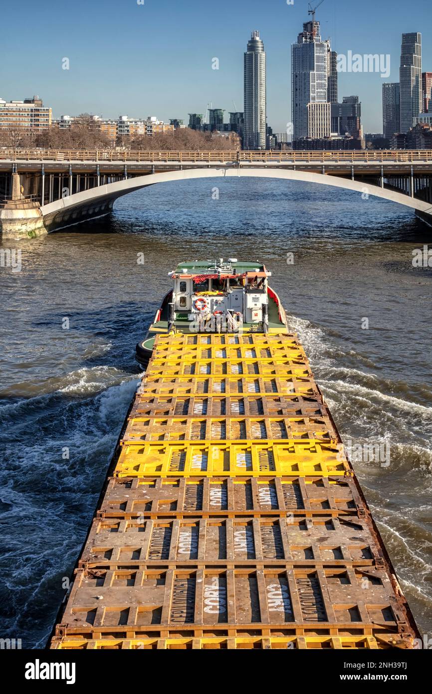 Transport barge under Chelsea Bridge Stock Photo - Alamy