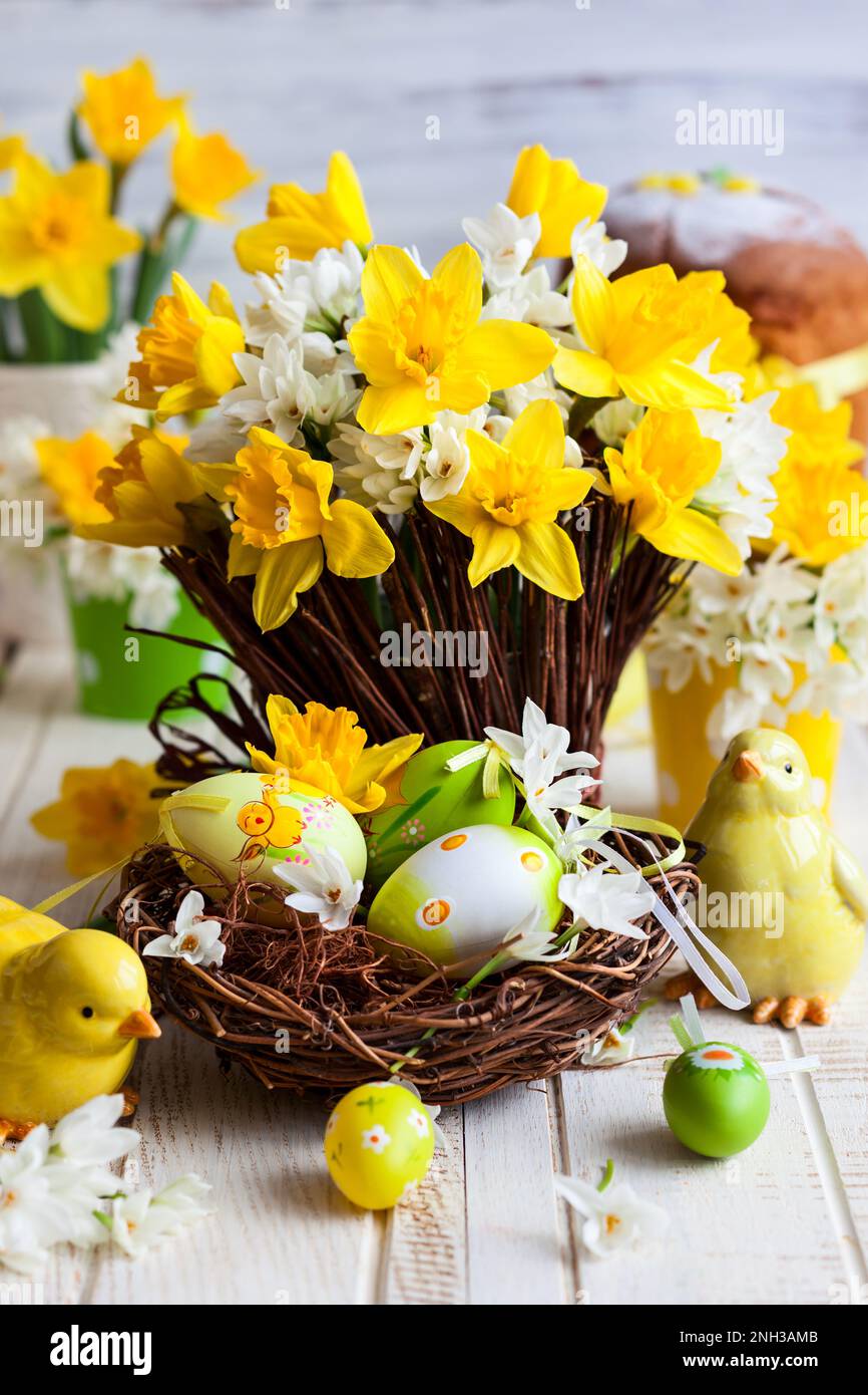 Bouquet fresh yellow daffodils hi-res stock photography and images - Alamy