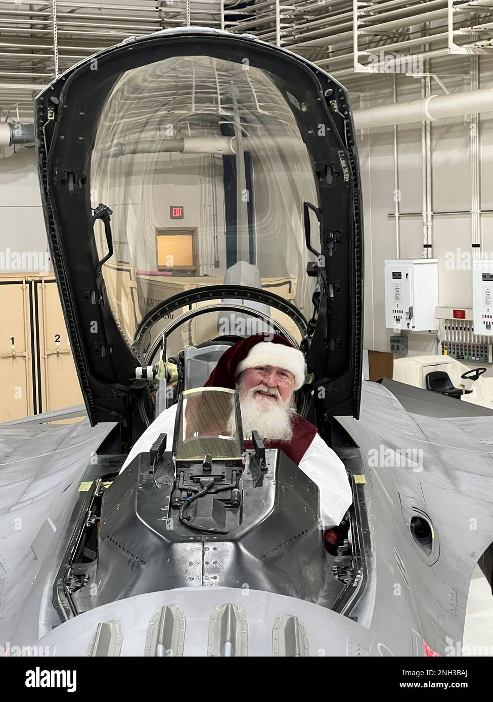 Santa Claus visited the 148th Fighter Wing, Minnesota Air National ...