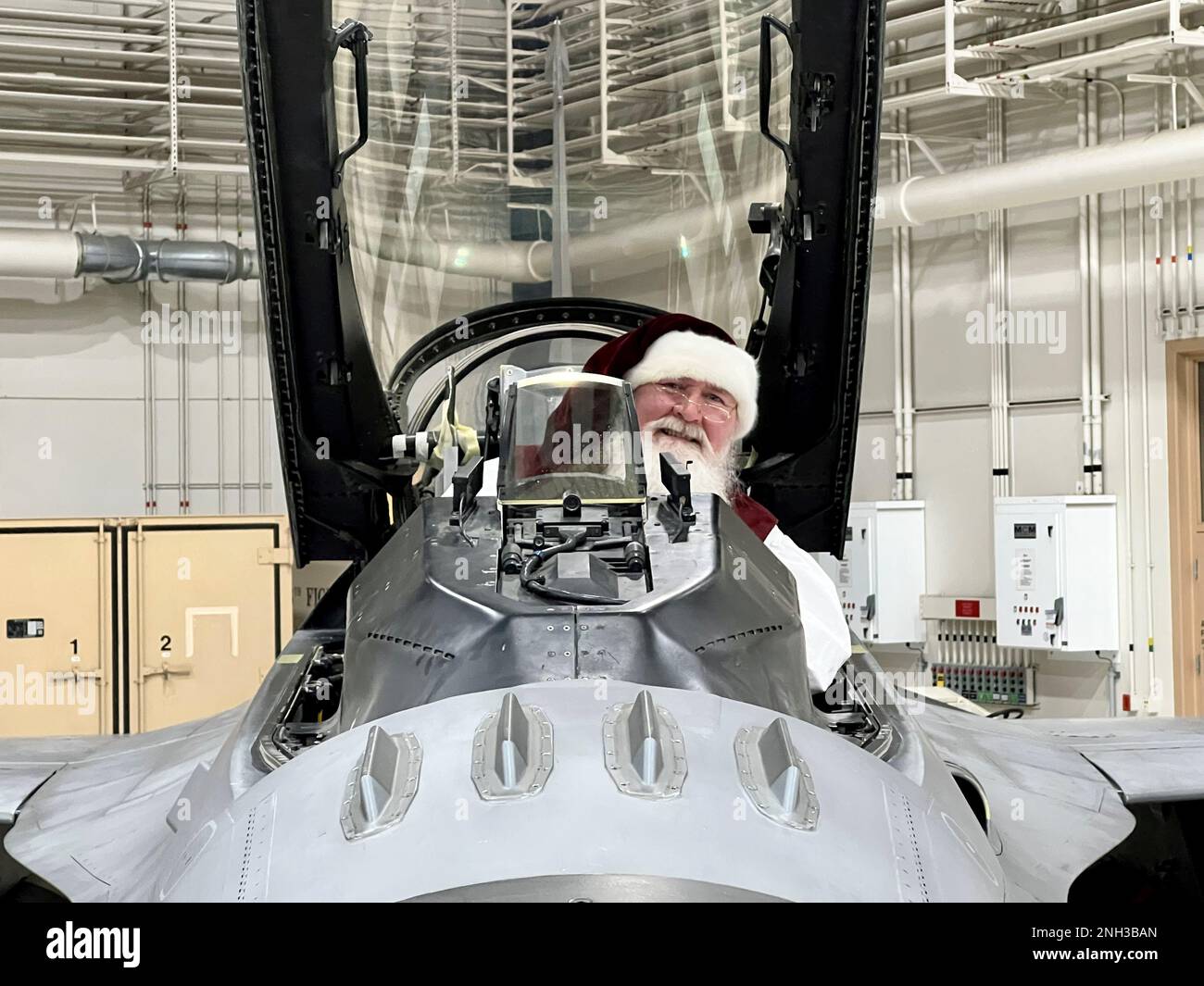 Santa Claus visited the 148th Fighter Wing, Minnesota Air National ...