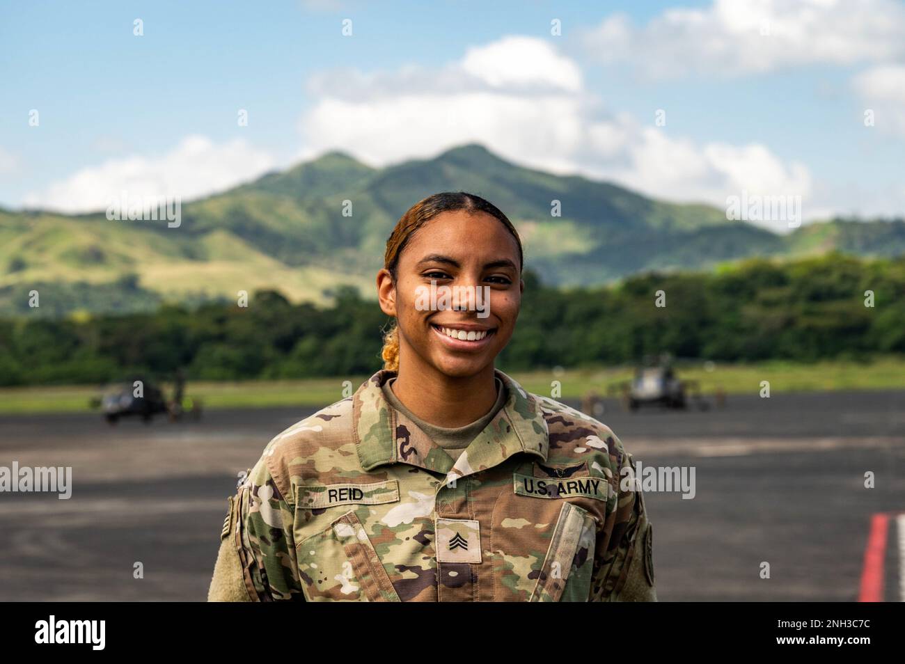 U.S. Army Sergeant Dana Reid, Non-Commissioned Officer in Charge of ...