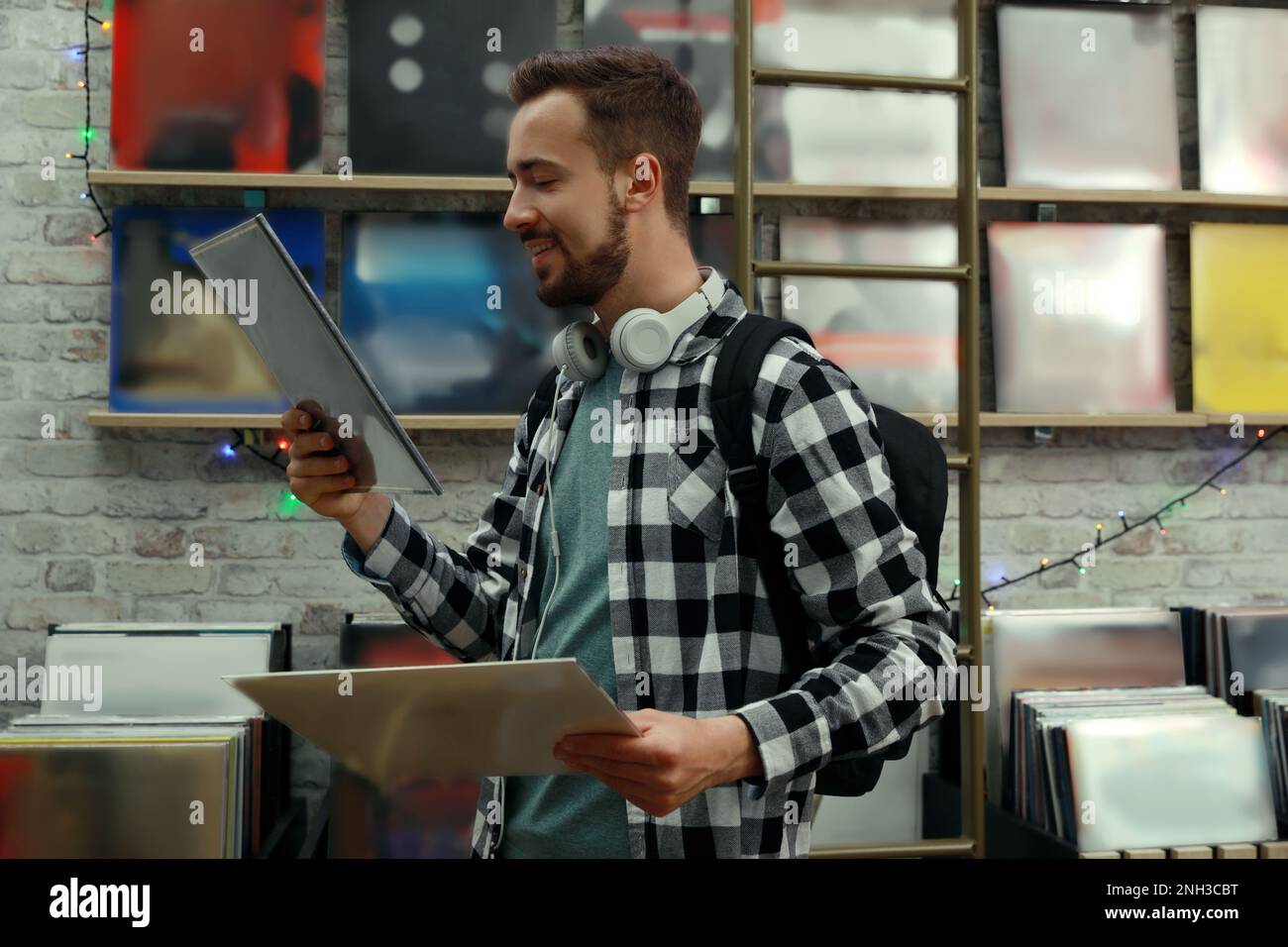 Man choosing vinyl records hi-res stock photography and images - Alamy