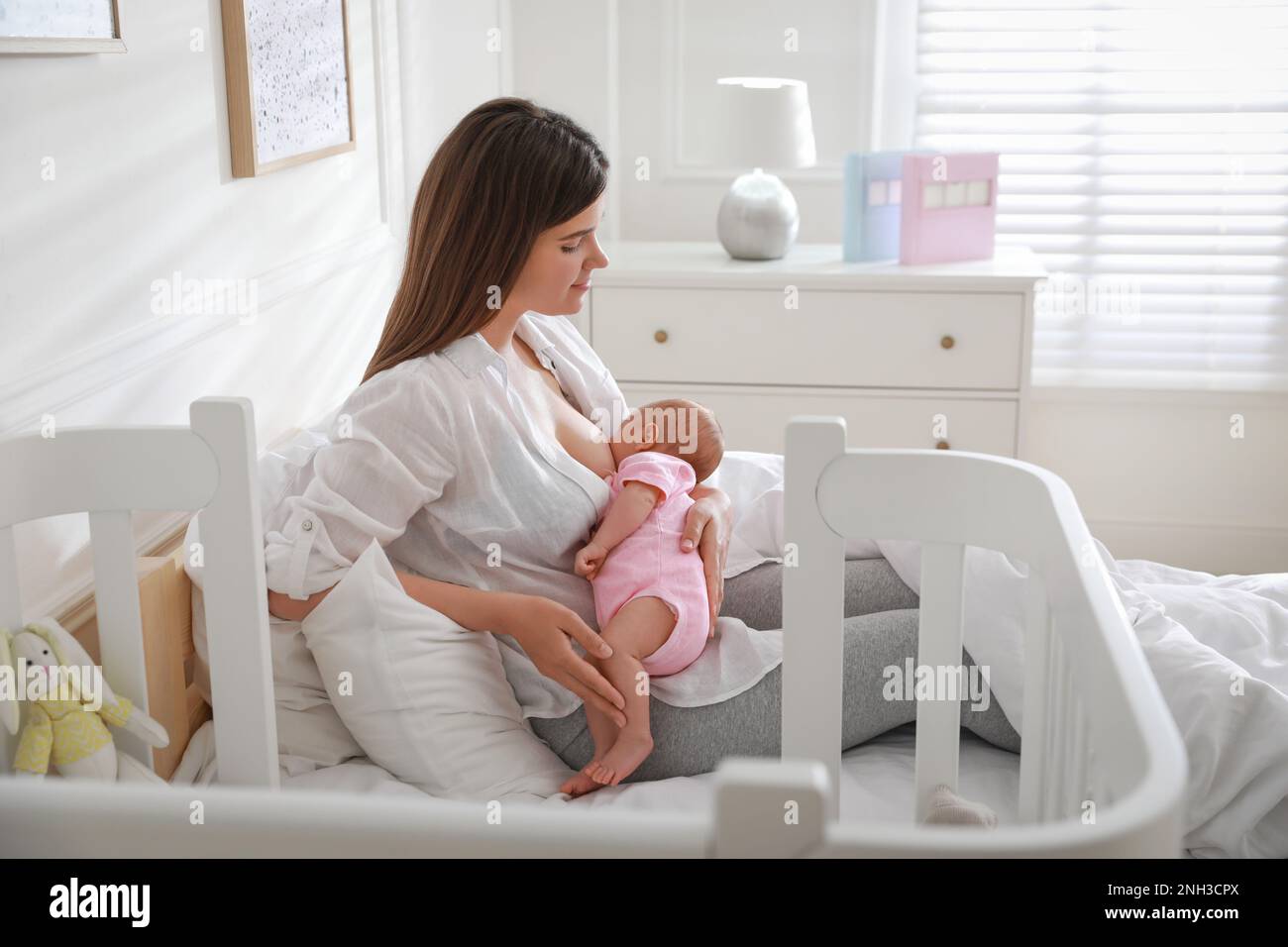 Young mother breastfeeding hi-res stock photography and images - Alamy