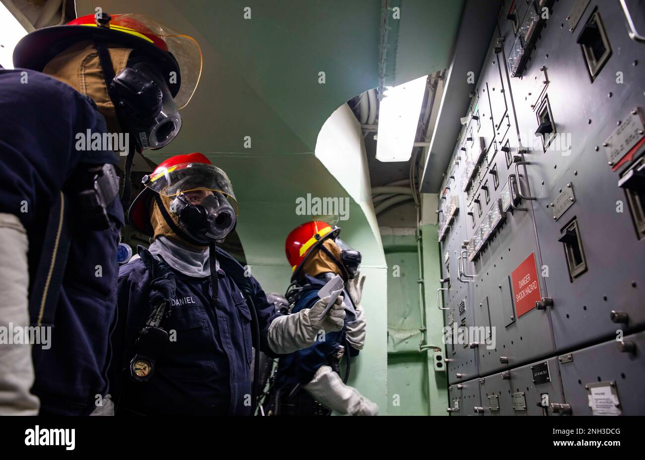 221209-N-XK047-1034 CELEBES SEA (Dec. 9, 2022) – Sailors locate ...