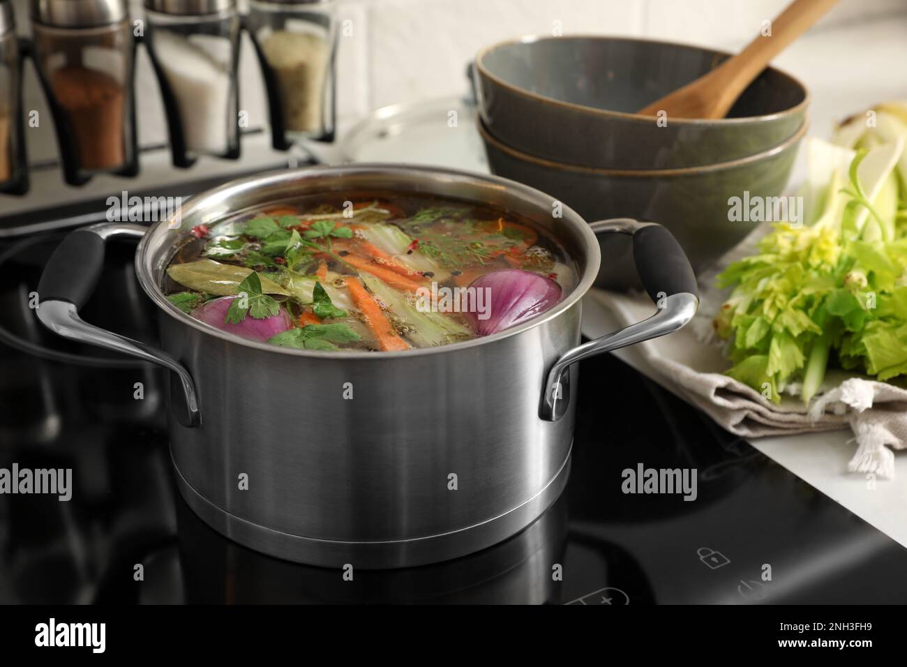 Vegetable stock boiling in pot hi-res stock photography and images - Alamy