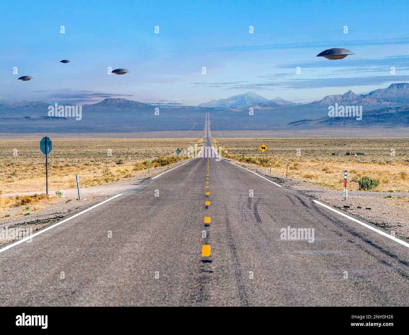 Spaceship extraterrestrial hi-res stock photography and images - Alamy