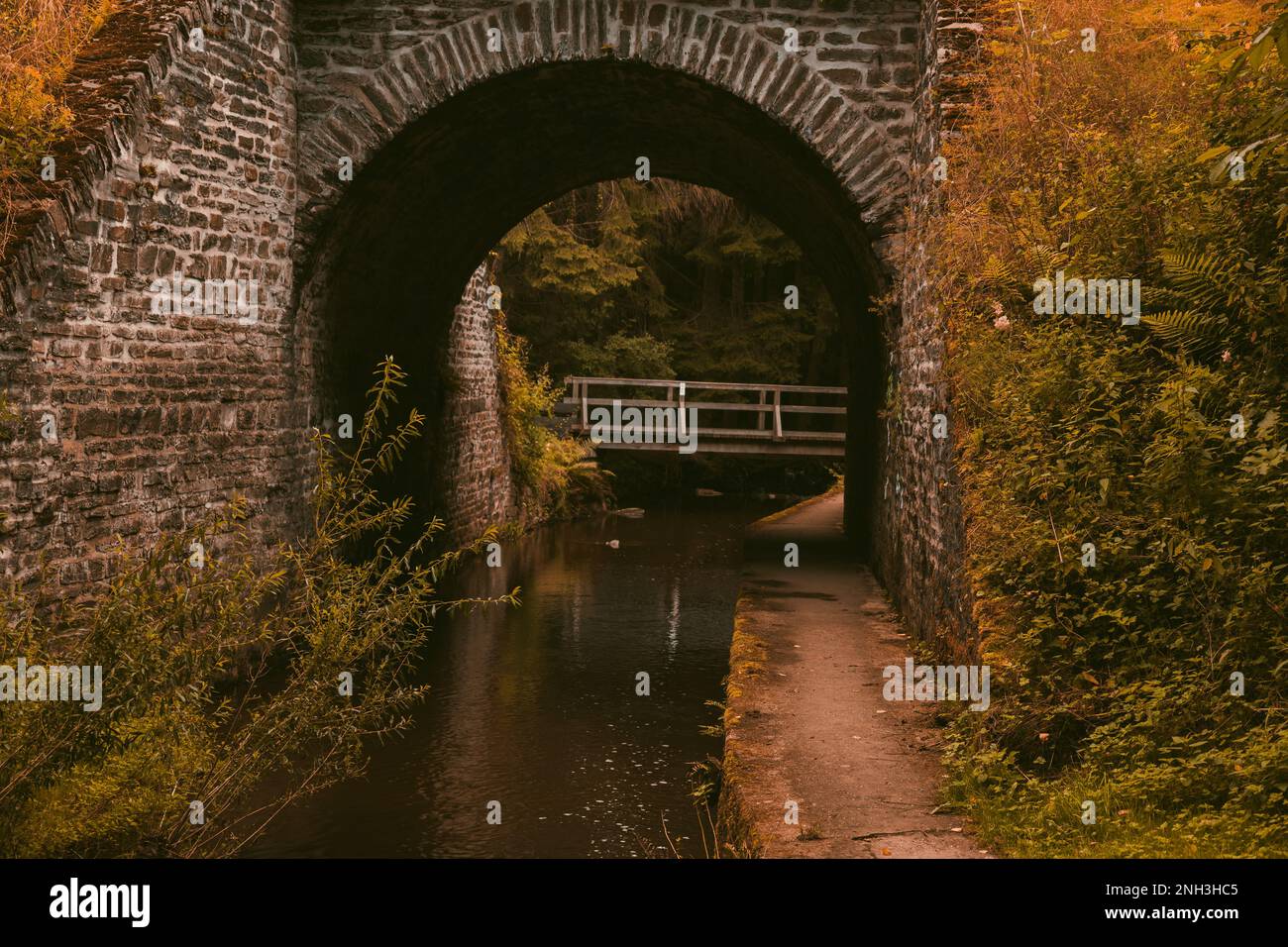 Arch footbridge ancient hi-res stock photography and images - Alamy