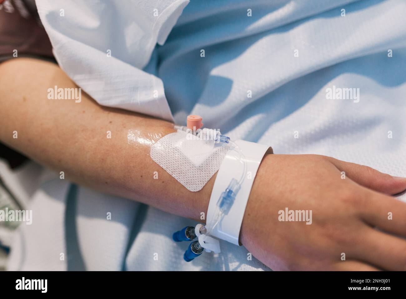 Close up view of the hand of a patient in a hospital bed Stock Photo ...
