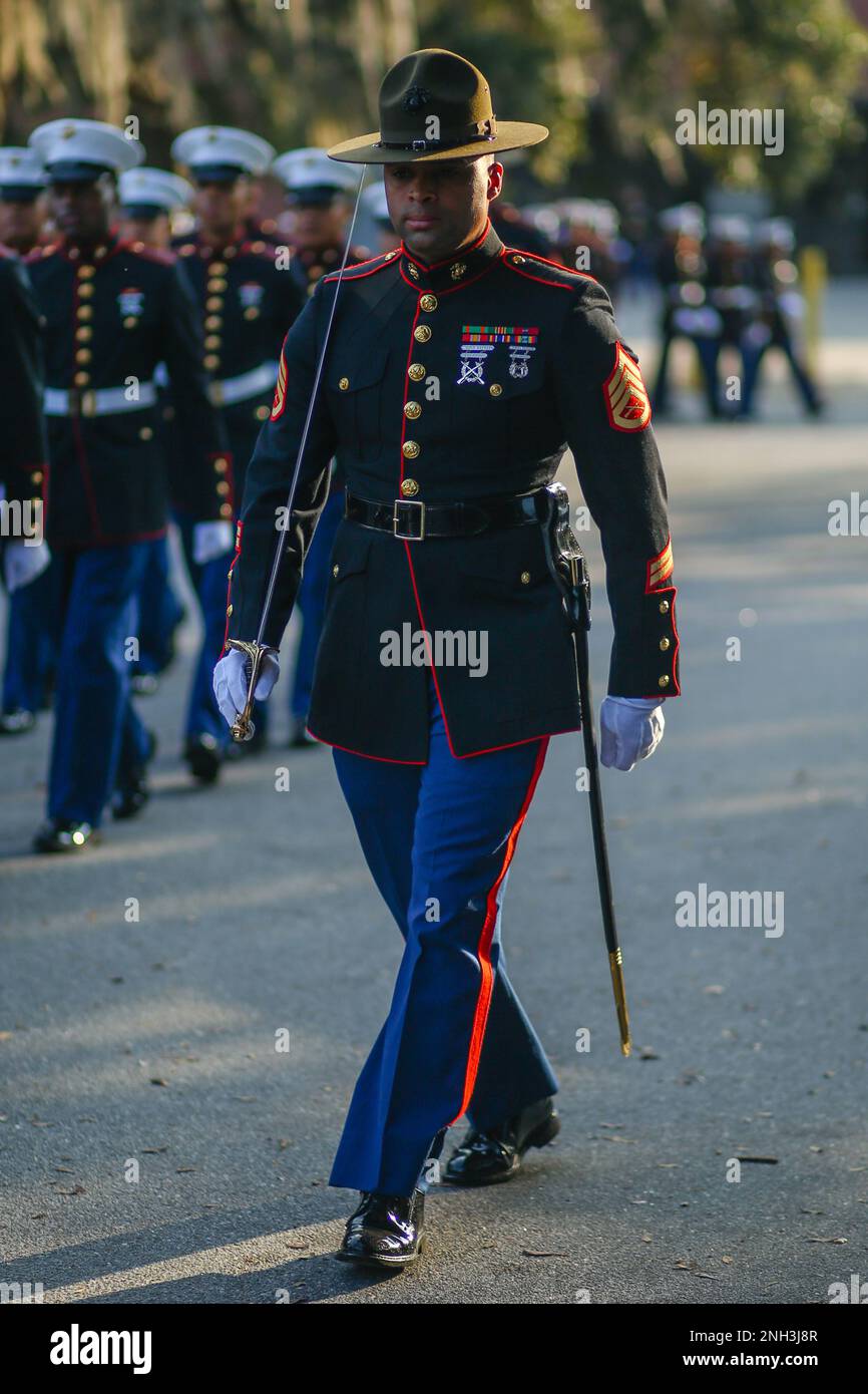 Recruits with Hotel Company, 2nd Recruit Training Batttalion, march to ...