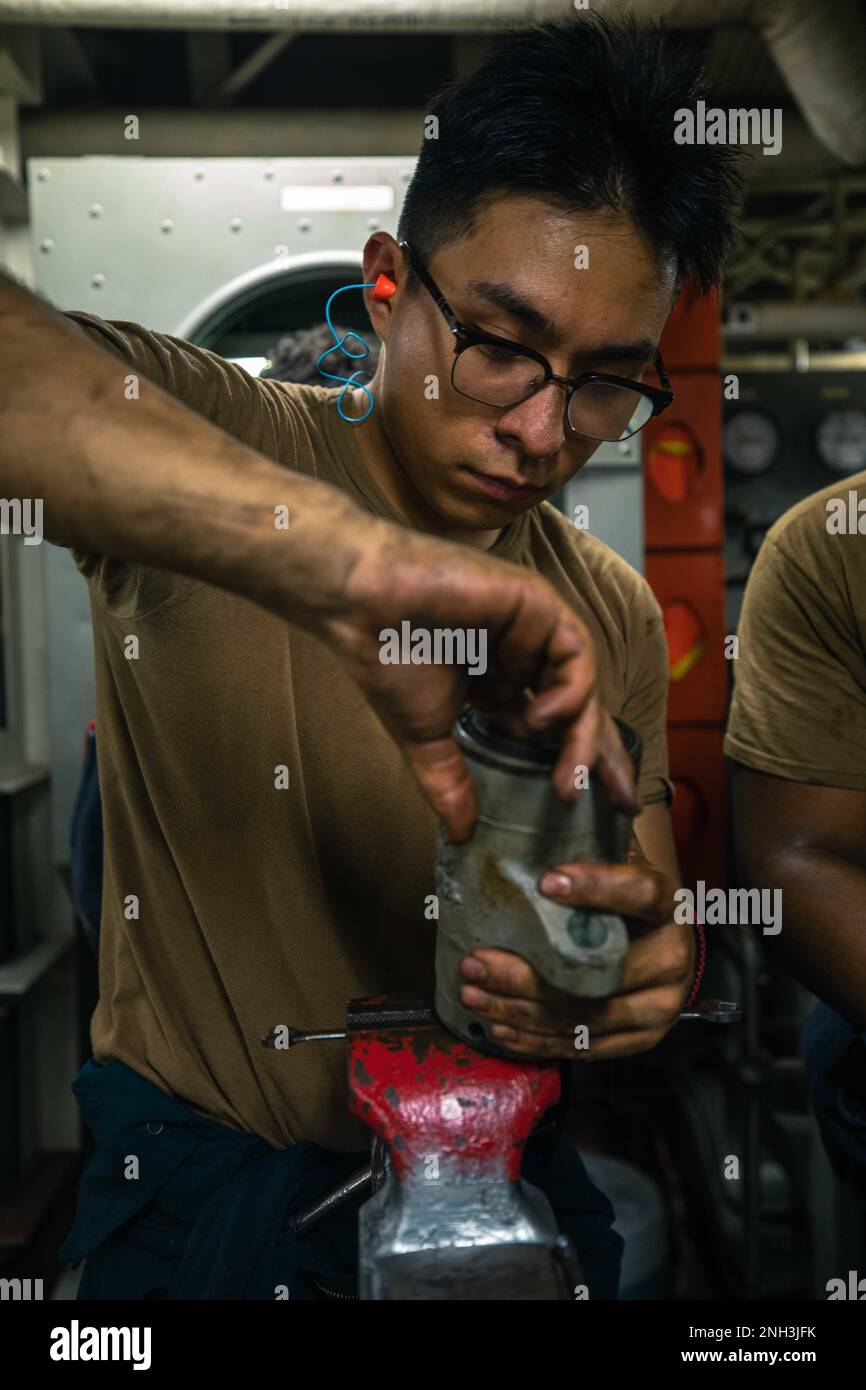 221209-N-XX566-1050 PACIFIC OCEAN (Dec. 9, 2022) U.S. Navy Engineman ...