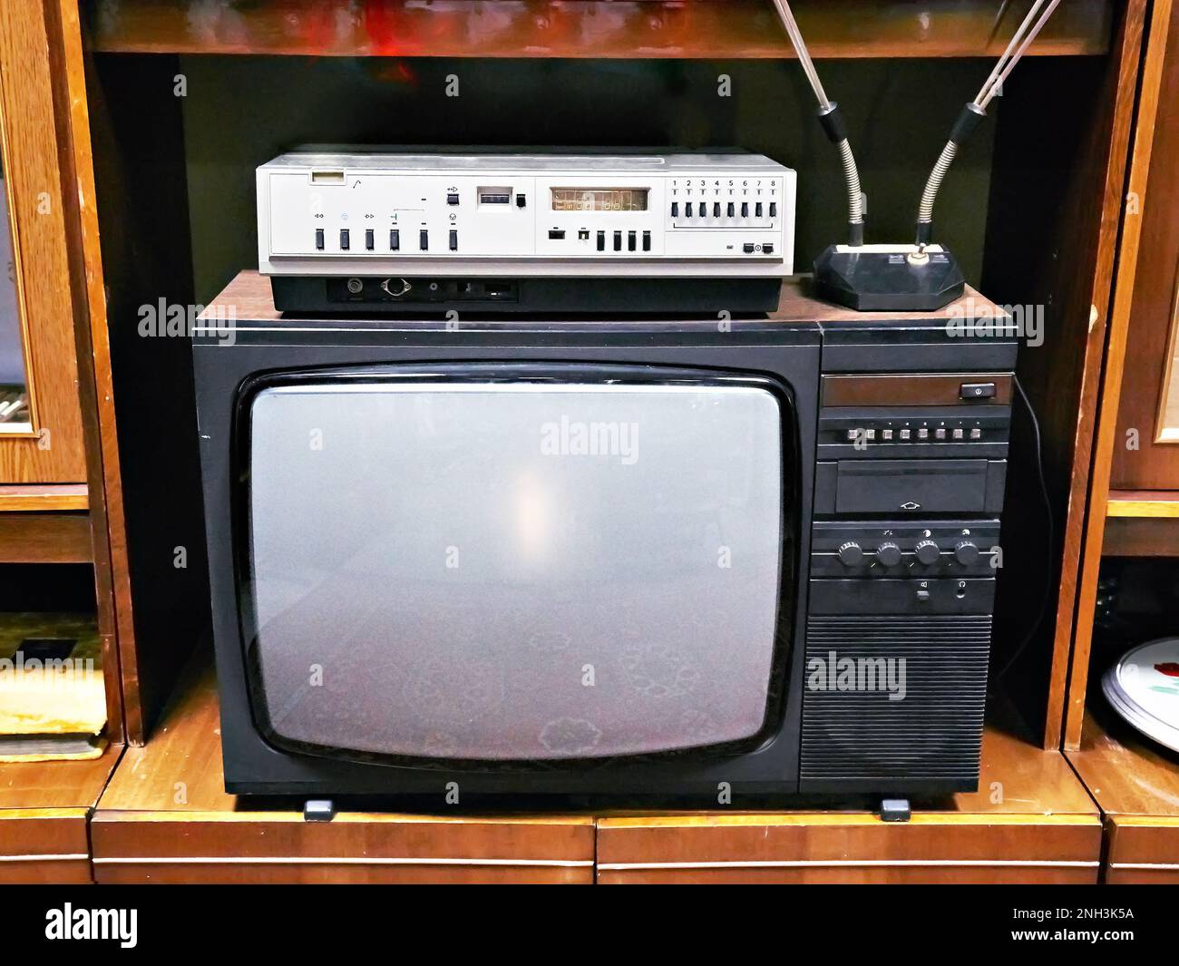 Analog tv hi-res stock photography and images - Alamy