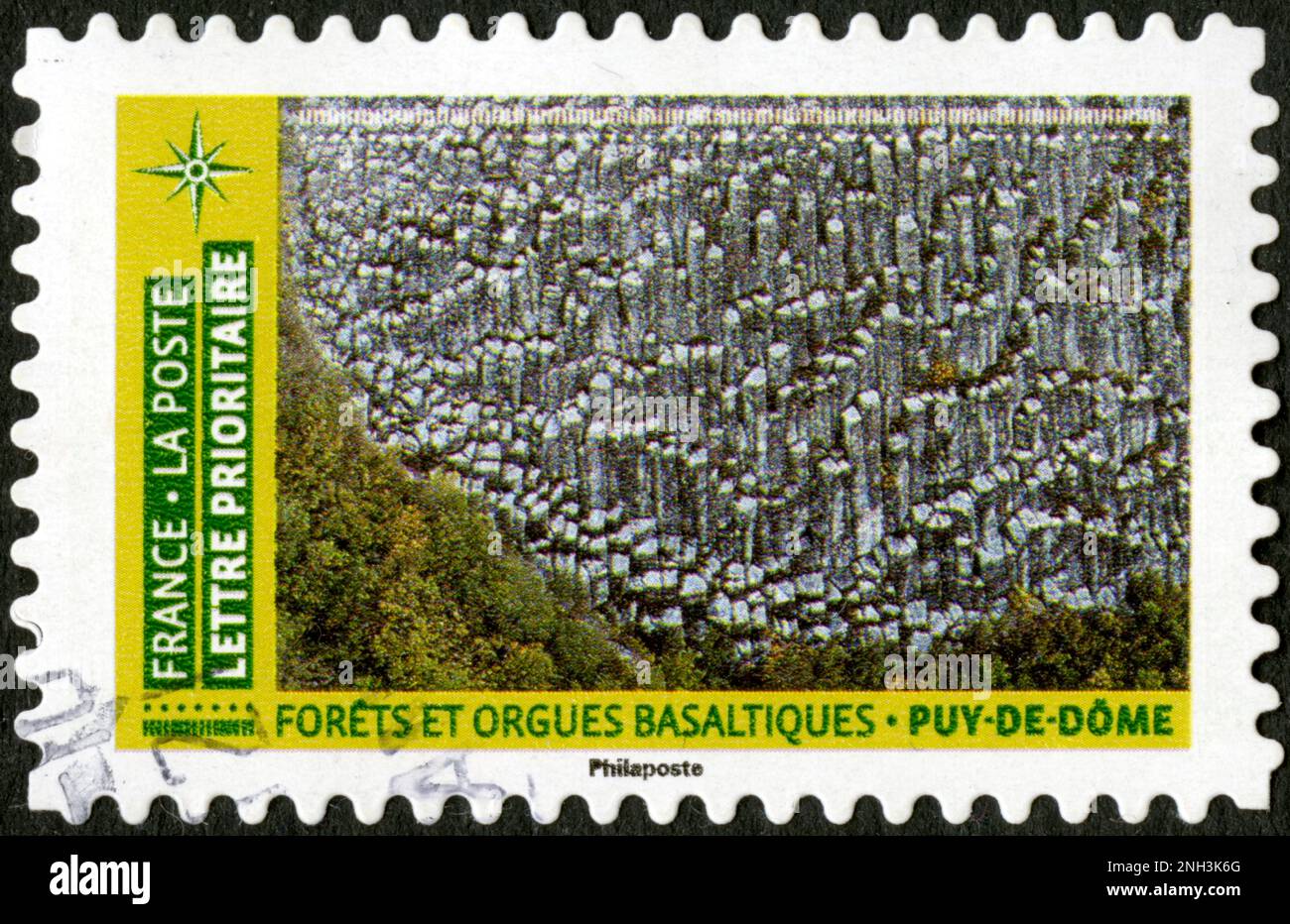 TIMBRE OBLITÉRÉ FORETS ET ORGUES BASALTIQUES . PUY-DE-DÔME. FRANCE. LA ...
